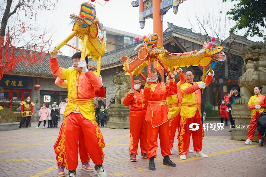 “孔明开街”——2023春节客家民俗情景剧在洛带古镇甑子场上演 | 投稿