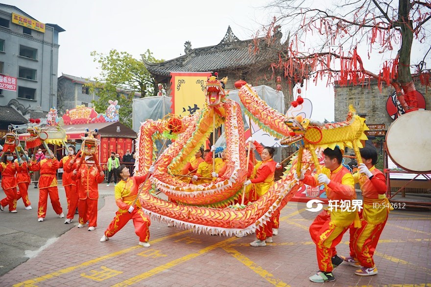 “孔明开街”——2023春节客家民俗情景剧在洛带古镇甑子场上演 | 投稿
