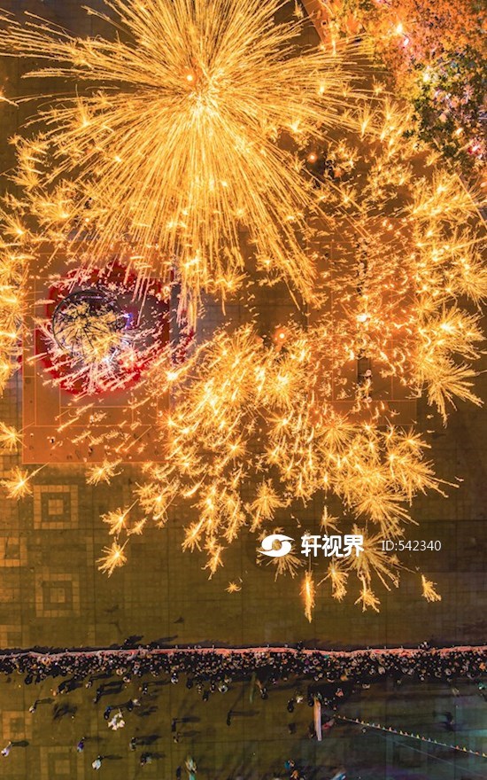 首届资阳新春民俗文化节铁花秀 | 投稿