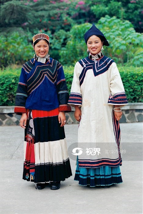 彝族少女服饰特写 图片 | 轩视界